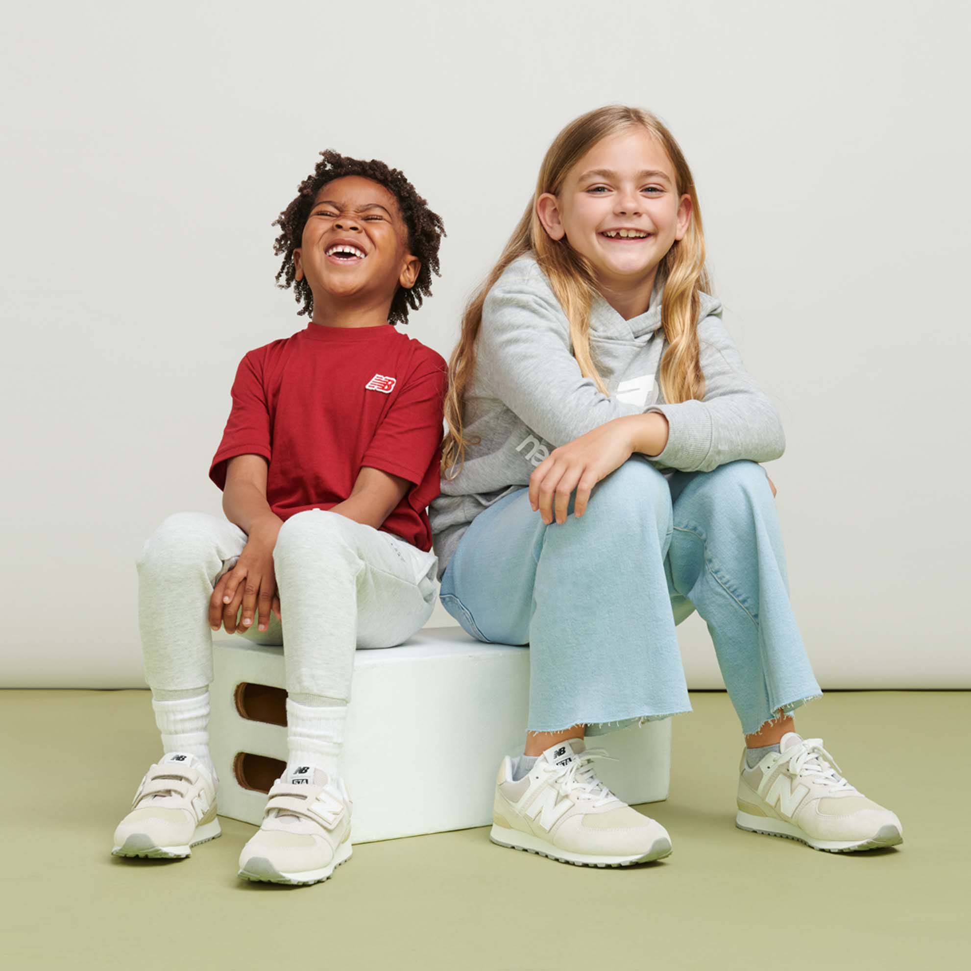 Kinderschuhe und -bekleidung - New Balance